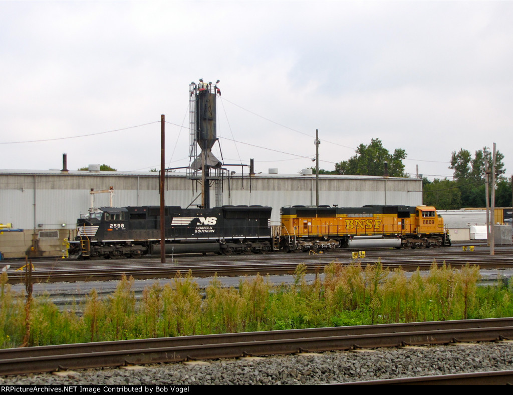 NS 2598 and BNSF 8809